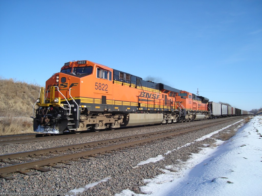 BNSF 5822 west